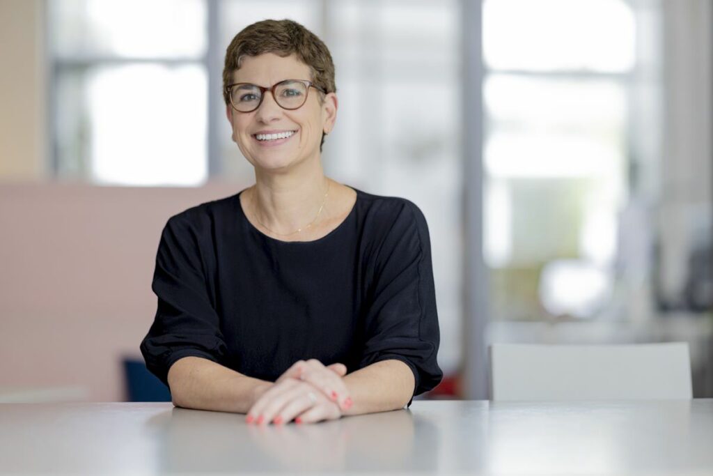 Moderne Mitarbeiterfotos im Büro: authentisch und hochwertig