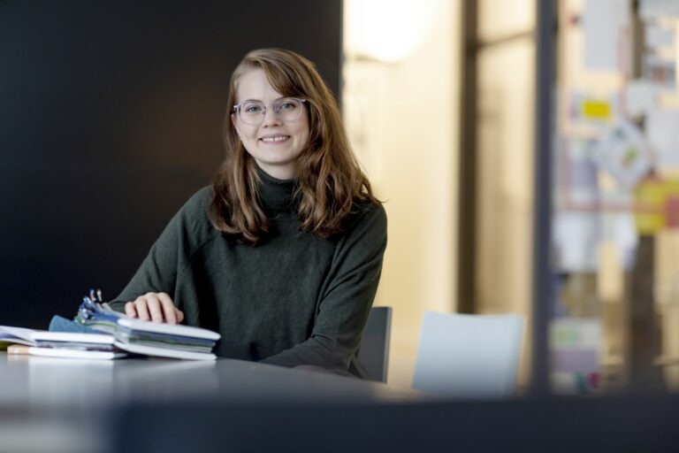 Moderne Mitarbeiterfotos im Büro: authentisch und hochwertig